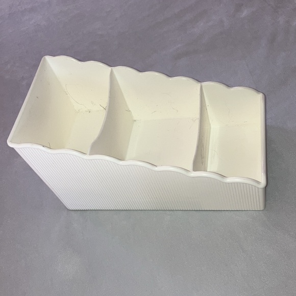 Tupperware | Kitchen | Vintage Tupperware Organizer 3495a Scalloped ...